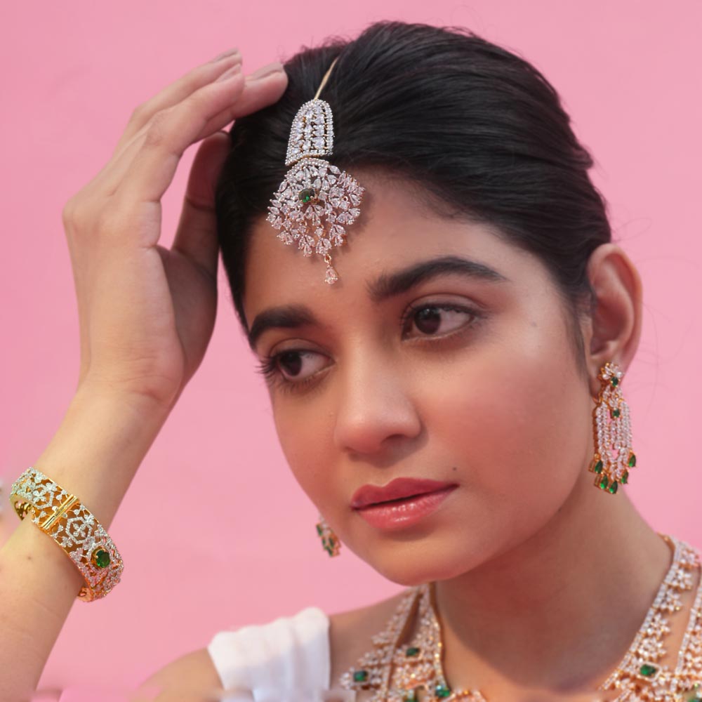 Premium Bold Diamond Maang Tikka along with CZ Stones – Sneha Rateria Store